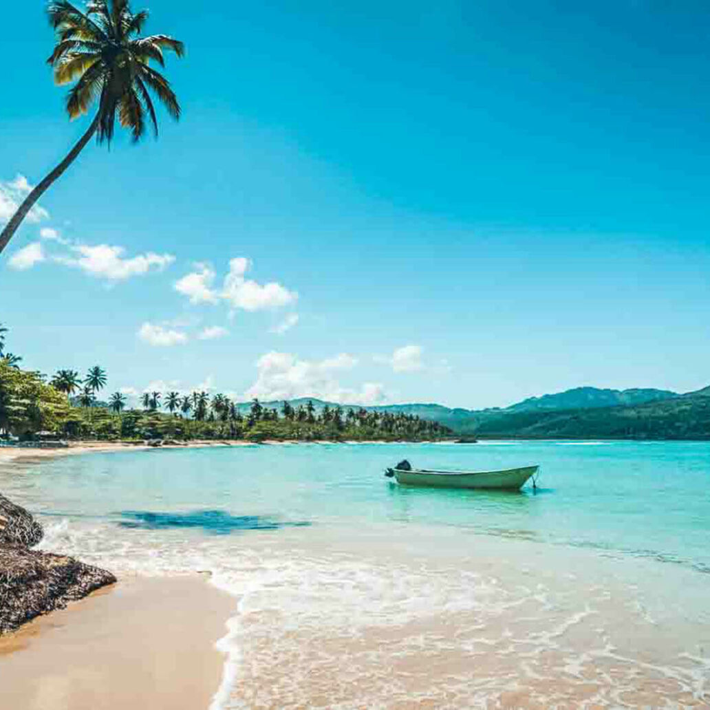 Une journée en bateau sur les 3 plus belles plages de Samana - Holaqueya